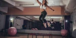 10 Rebounding Benefits (and 4 Risks) of Trampoline Jumping - Fitnessdy